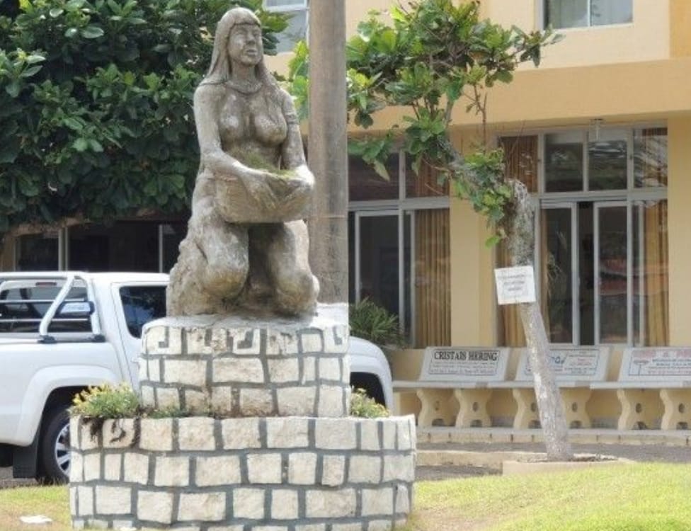 Estátua da Índia Mani - É uma homenagem aos índios Guaranis "Mani a mãe ...